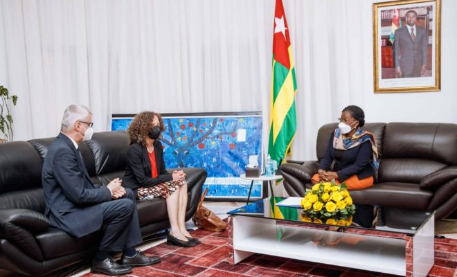 La nouvelle directrice résidente de la GIZ au Togo et une délégation de ...