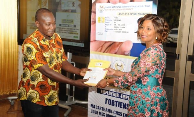 Les assurés à jour de l’AMU ont reçu leurs cartes – Togo-Presse