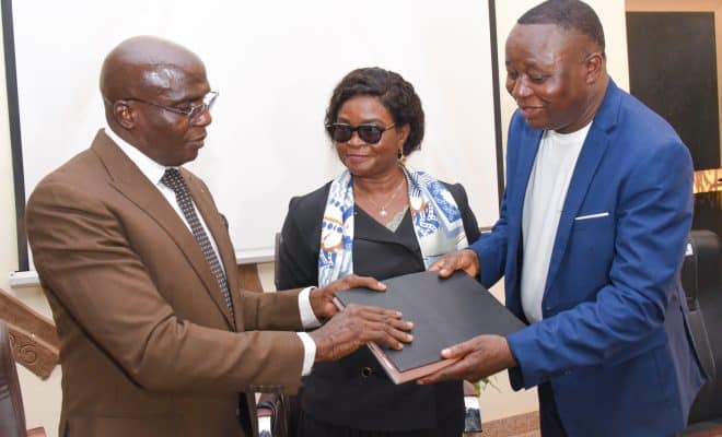 Le nouveau préfet Kossi Wédiabalo Tinaka investi dans ses fonctions ...